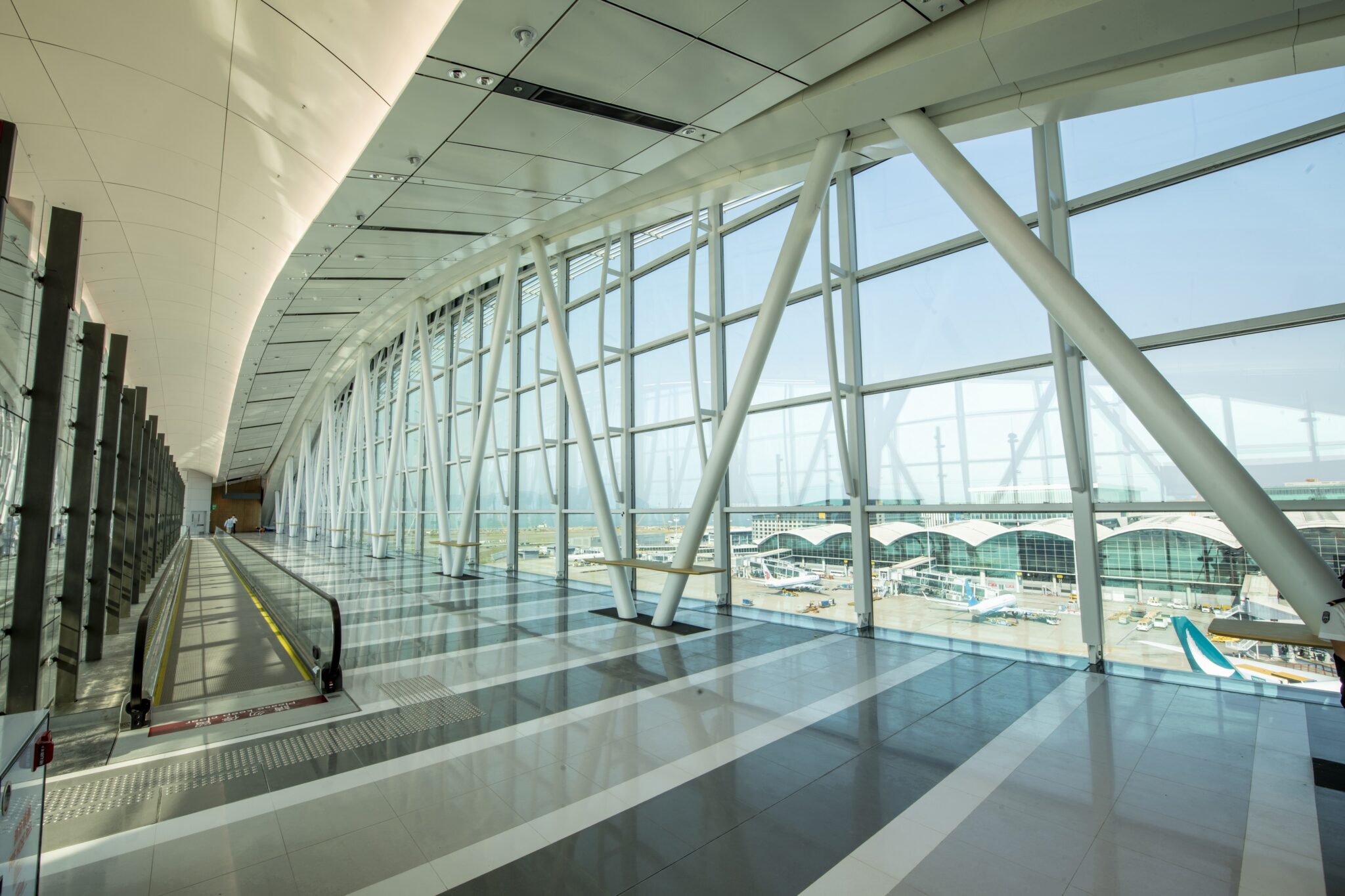 Hong Kong International Airport Opens New Passenger Sky Bridge ...